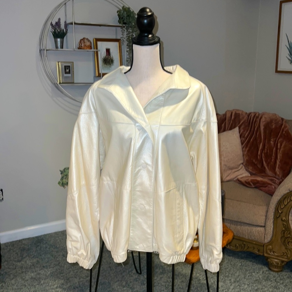 Dero Enteprises By Rocco D’amelio White Leather Vinta… - Gem